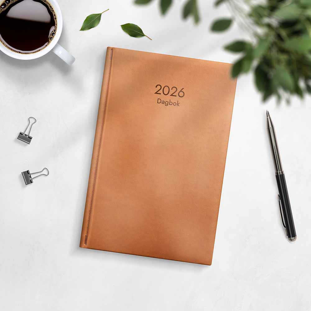 Almanacka Dagbok 2026 - Cognac konstläder, inbunden